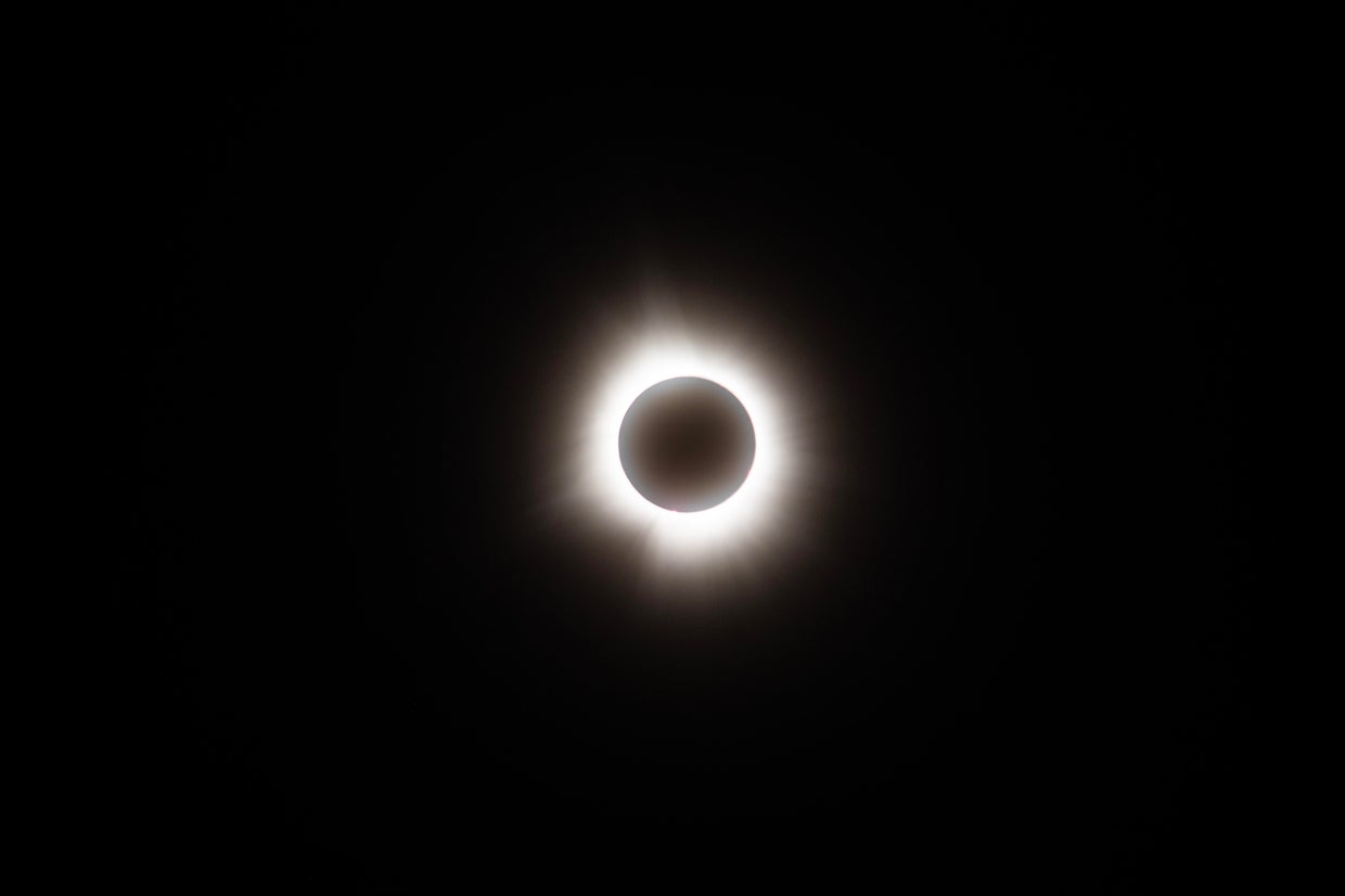 Photos from total solar eclipse show awe as moon covers sun - CBS News