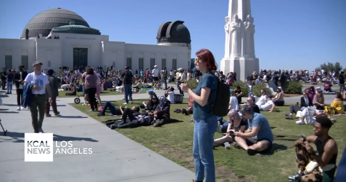 Crowds flock to Griffith Observatory for look at rare solar eclipse ...