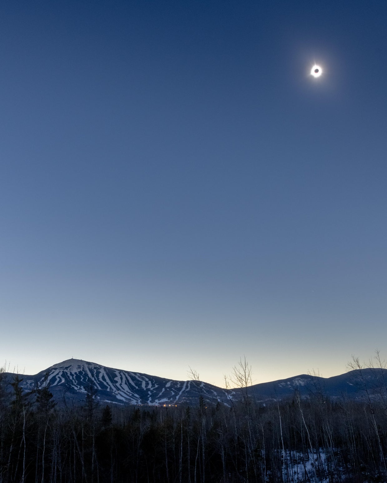 Pictures of the 2024 solar eclipse from around New England - CBS Boston
