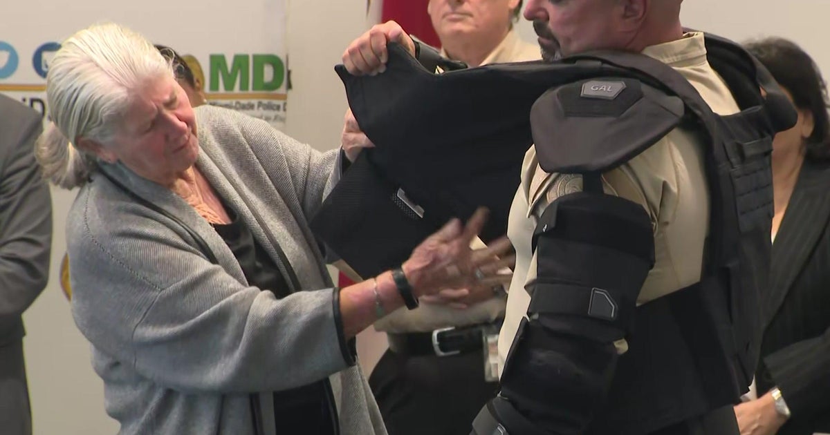 Miami-Dade police acquire new high-tech body armor from Israel - CBS Miami