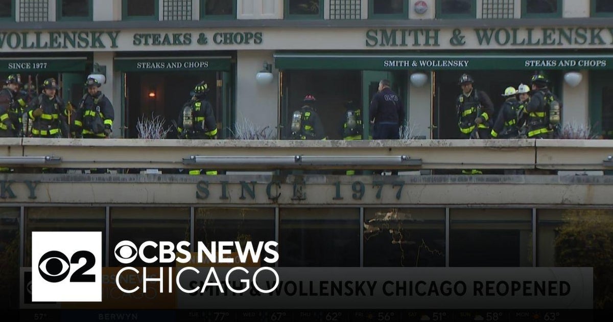 Smith & Wollensky Chicago steakhouse reopens after fire - CBS Chicago