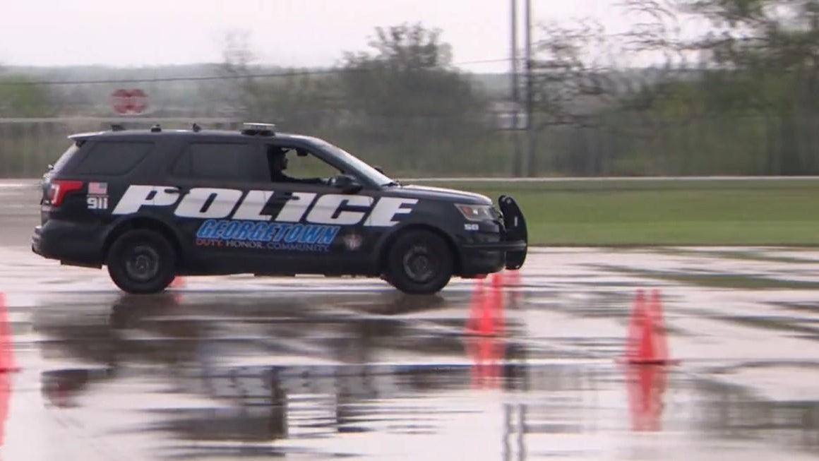 Many Texas police officers lack pursuit training after academy - CBS Texas