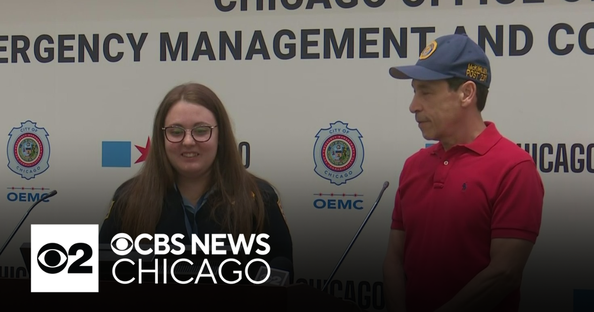 911 operator recognized for helping save life of retired Chicago ...