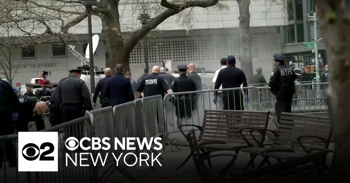 Man who set himself on fire in NYC dies at hospital - CBS New York