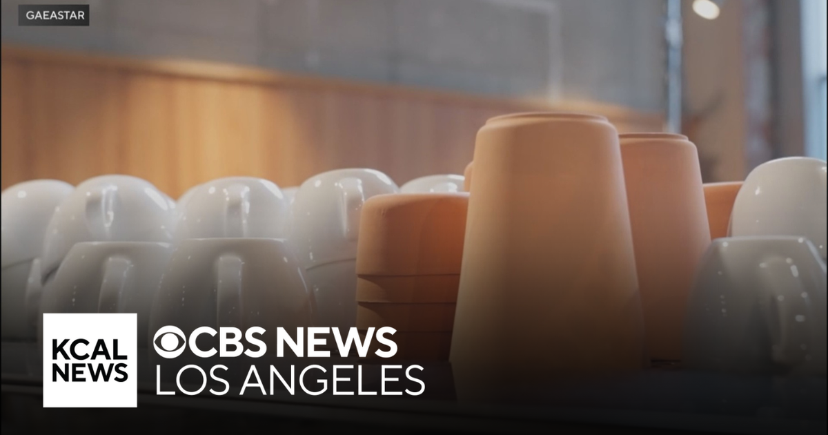 Coffee shop tries out new sustainable to-go cup - CBS Los Angeles