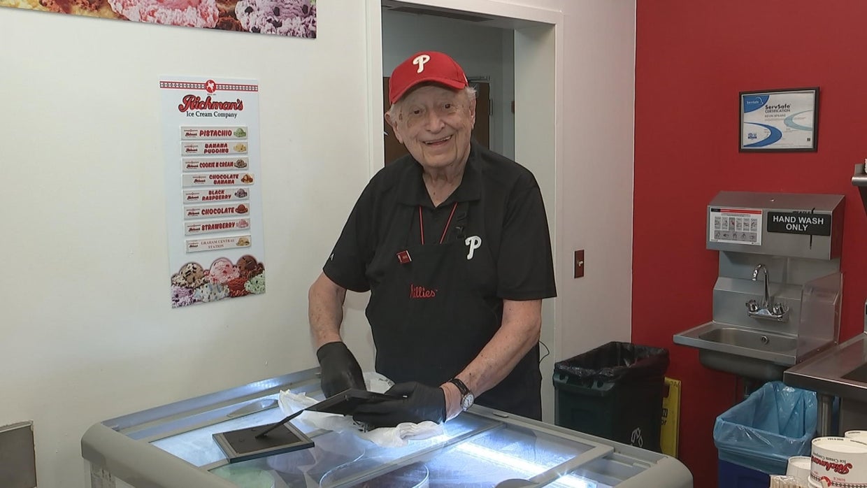 Phillies' longtime staff member "Frankie Two Scoops" celebrates 25 ...
