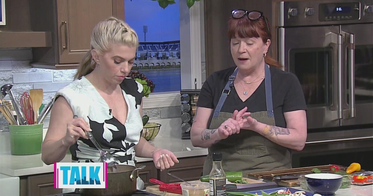 Chef Alekka Sweeney showed us how to remix instant ramen noodles - CBS ...