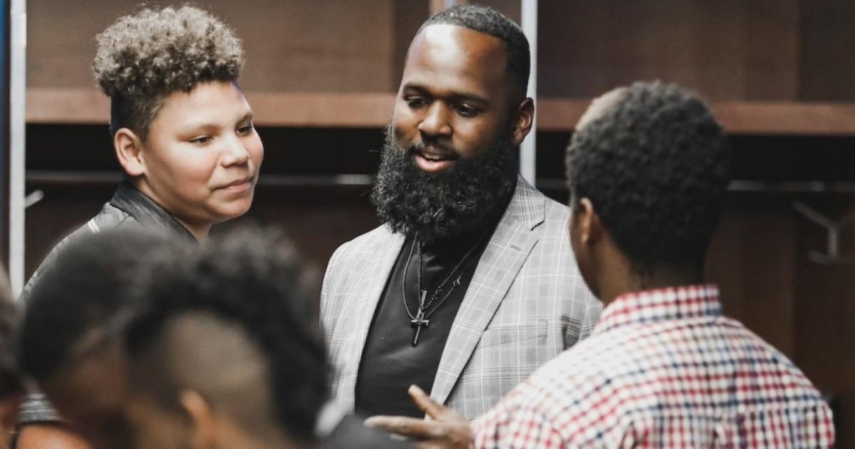 Former Detroit Lion Andre Fluellen giving back to Detroit students ...