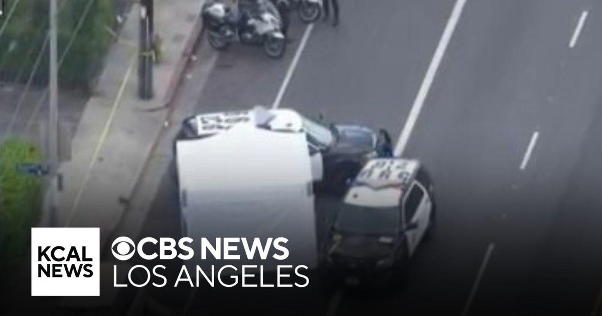 Police look for deadly hit-and-run driver in Van Nuys - CBS Los Angeles