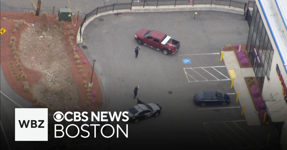 Man in custody after high speed chase in Middleton - CBS Boston