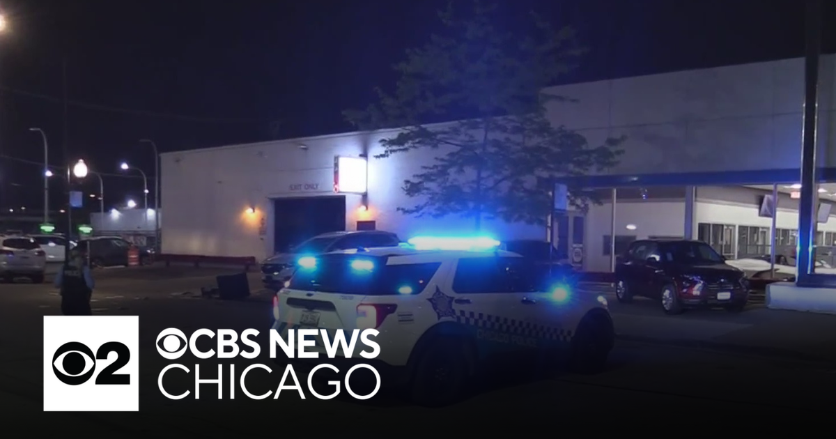 Thieves steal 4 to 7 cars from South Side dealership - CBS Chicago