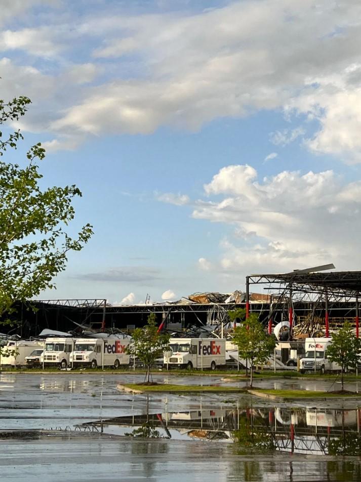 Tornadoes hit near Portage, Michigan, damaging FedEx facility - CBS Detroit