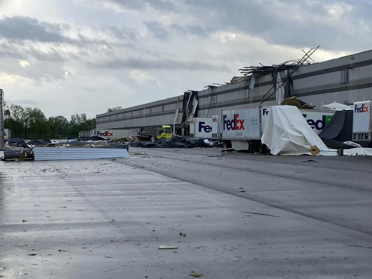 Tornadoes hit near Portage, Michigan, damaging FedEx facility - CBS Detroit
