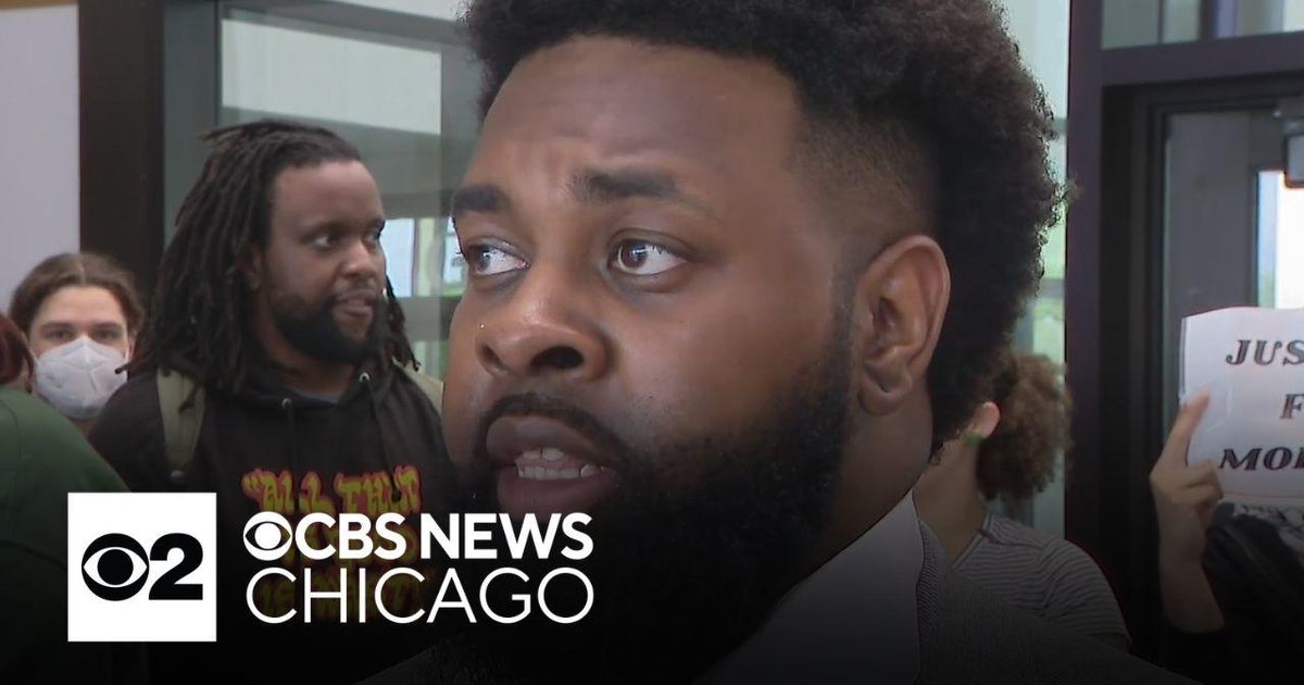 Supporters turn out for Chicago man who gets plea deal on charge of ...