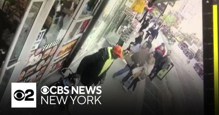 Video shows apparent random stabbing in Times Square - CBS New York