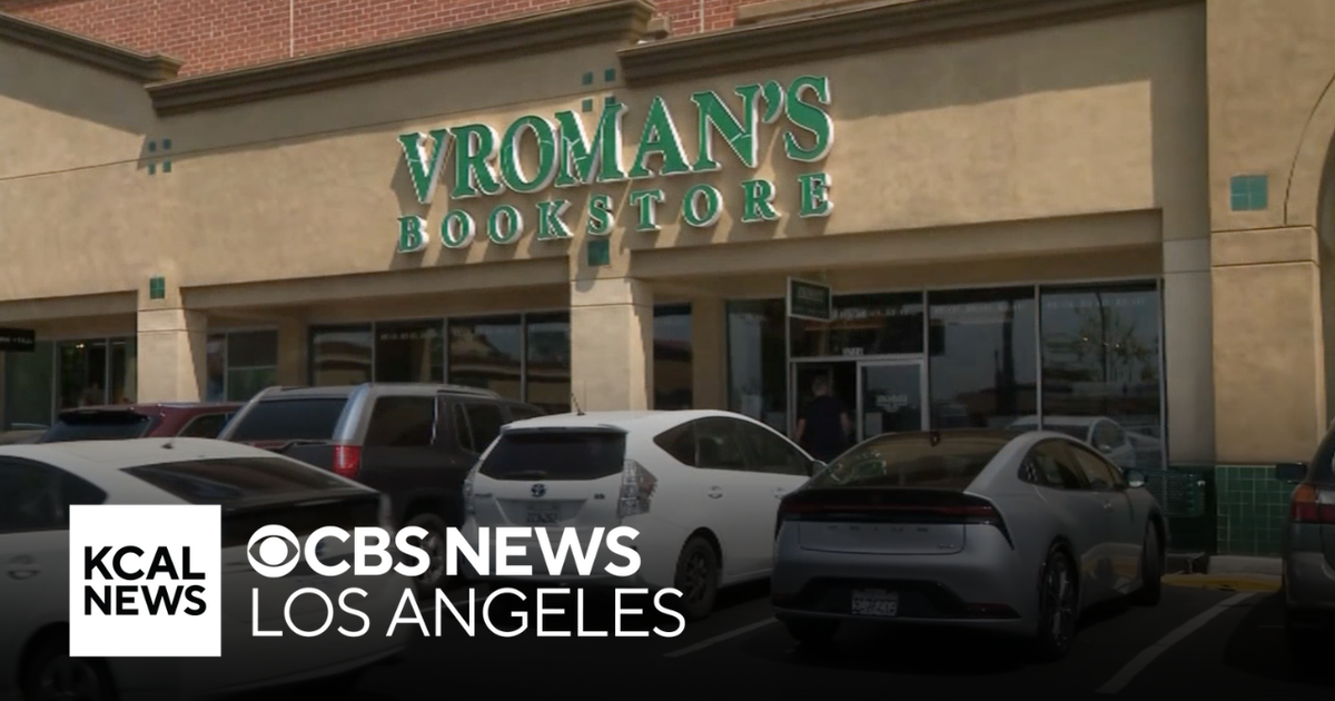 Pasadena locals react to Vroman's Bookstore closing - CBS Los Angeles