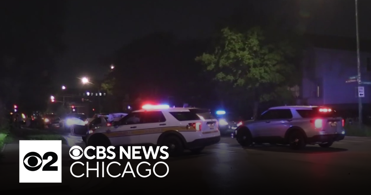 2 ISP cars crash during chase in Garfield Park - CBS Chicago
