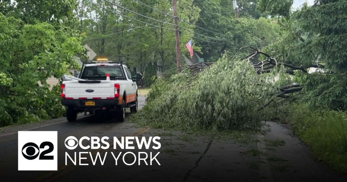 Severe weather rocks NYC area with thunderstorms and hail - CBS New York