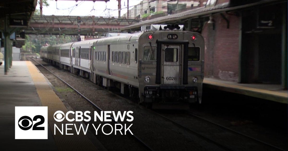 Amtrak power outage "an unmitigated disaster," Gov. Murphy says - CBS ...