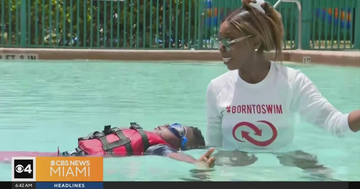 Free swim lessons available for children this summer - CBS Miami