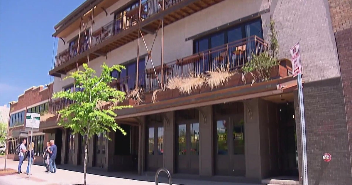 First at 4's Mekialaya White dines out with Larry at BurnDown - CBS ...