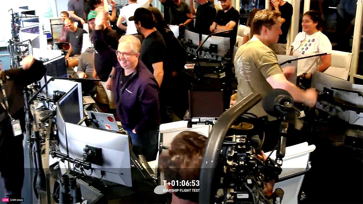 SpaceX's Super Heavy-Starship rocket launches on "epic" test flight ...