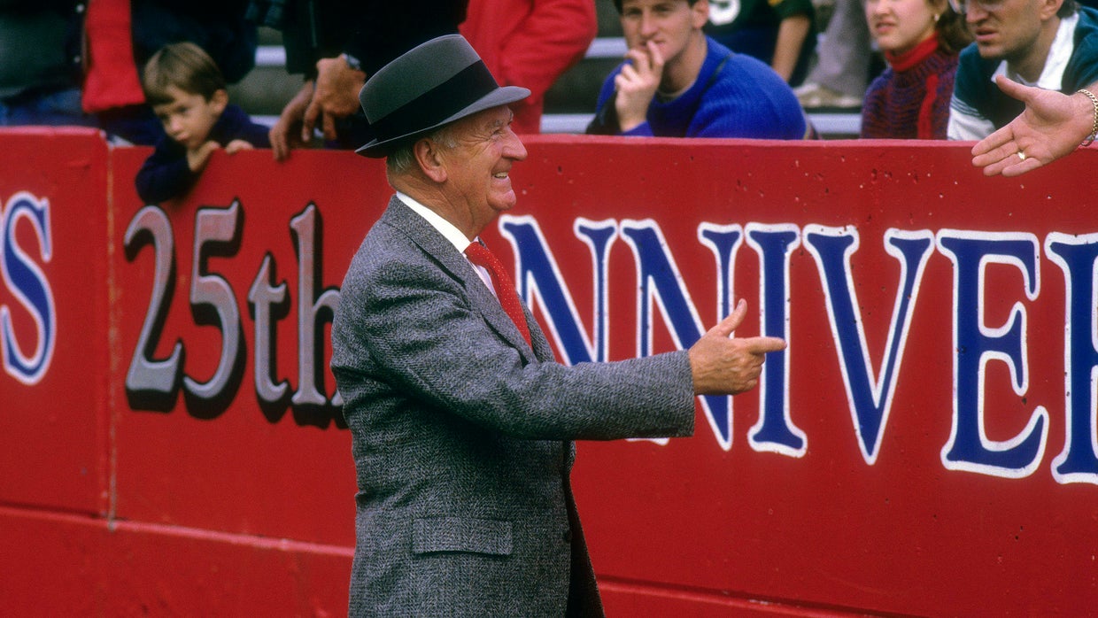 A look at who Tom Brady joined in the Patriots Hall of Fame - CBS Boston