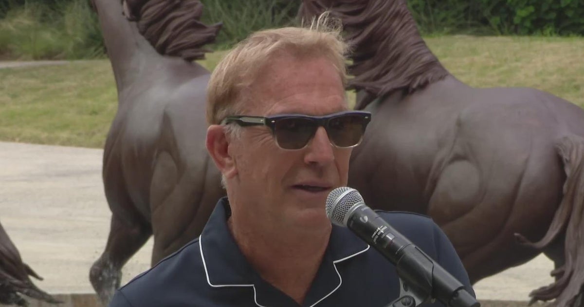 Kevin Costner given key to the City of Irving - CBS Texas