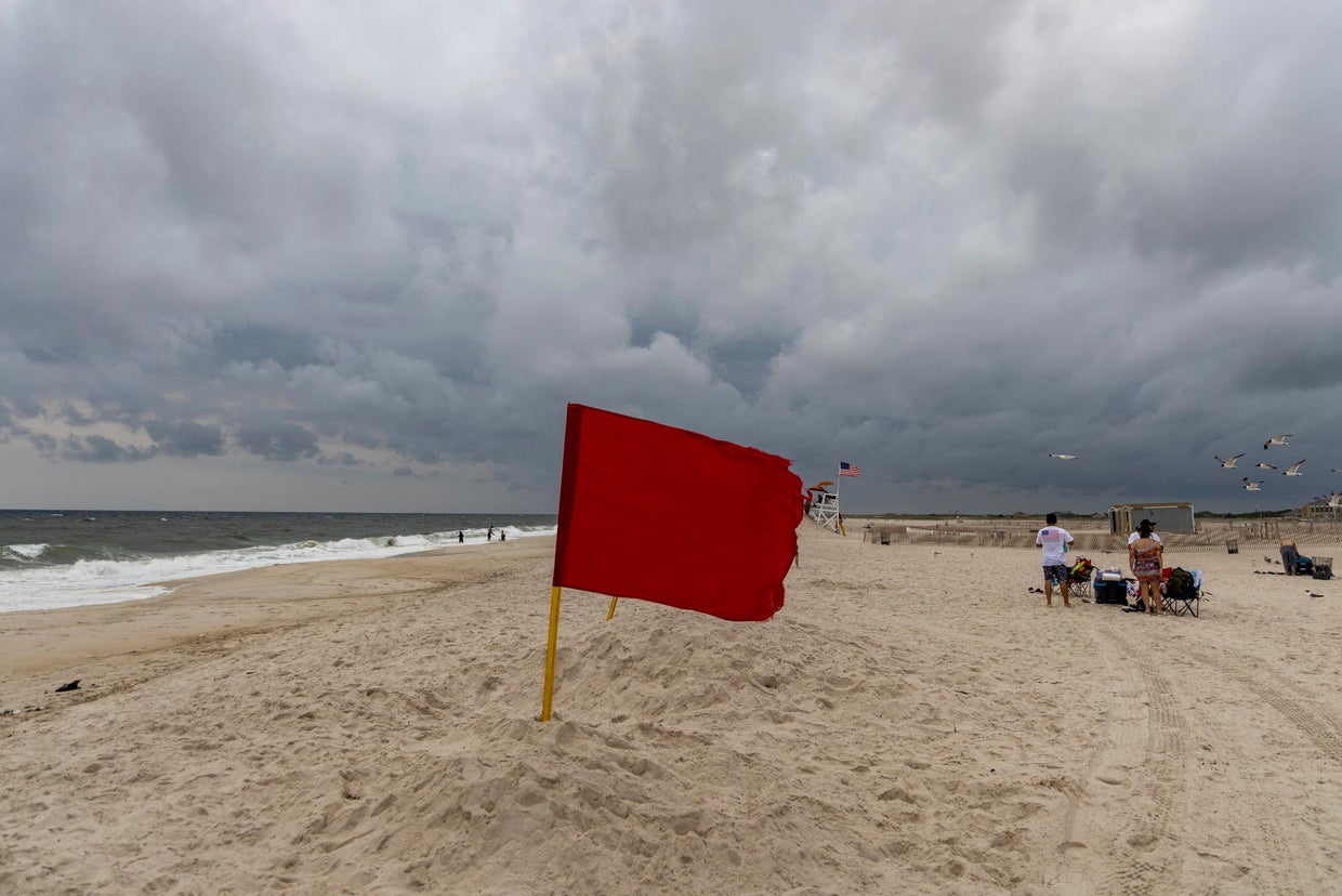What does each beach flag color mean? A guide to the warning system ...