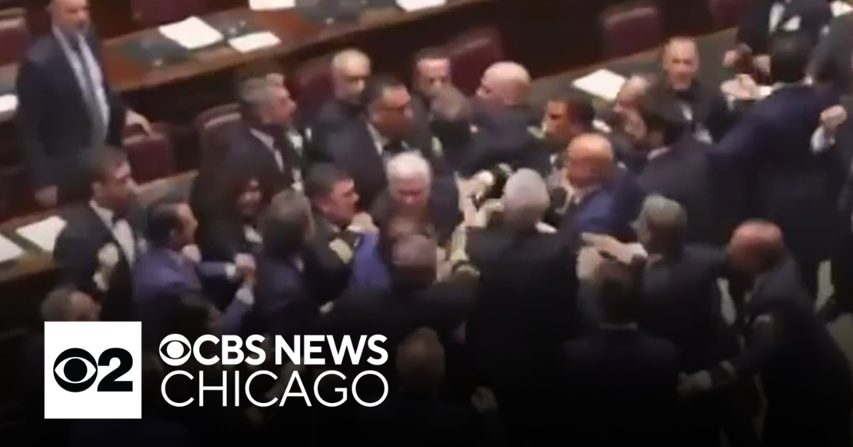 Fight breaks out on floor of Italian Parliament - CBS Chicago