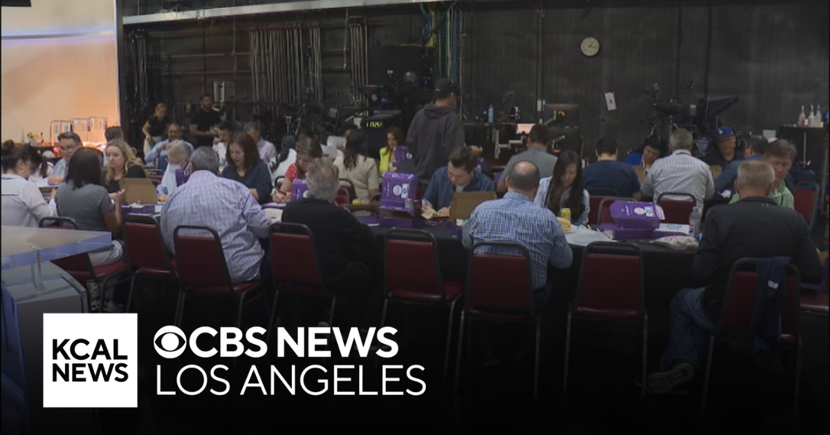 KCAL News gets together to help those in need - CBS Los Angeles