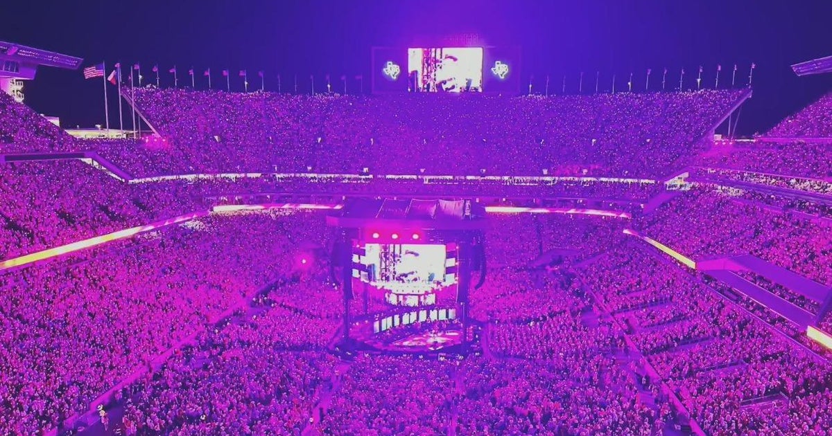 George Strait holds record-setting concert at Kyle Field - CBS Texas