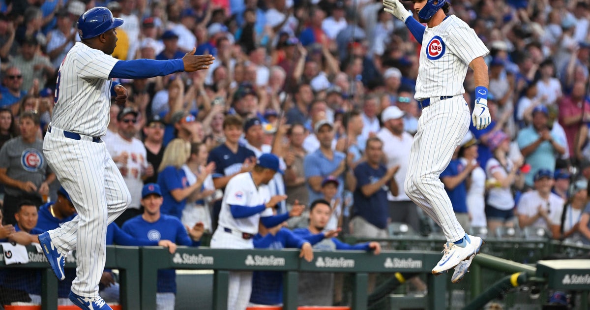 Cubs score 3 runs in 8th, top Giants - CBS Chicago