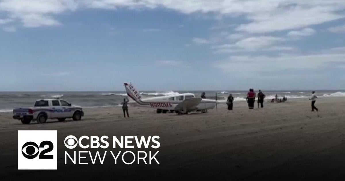 Small plane lands on Fire Island beach - CBS New York