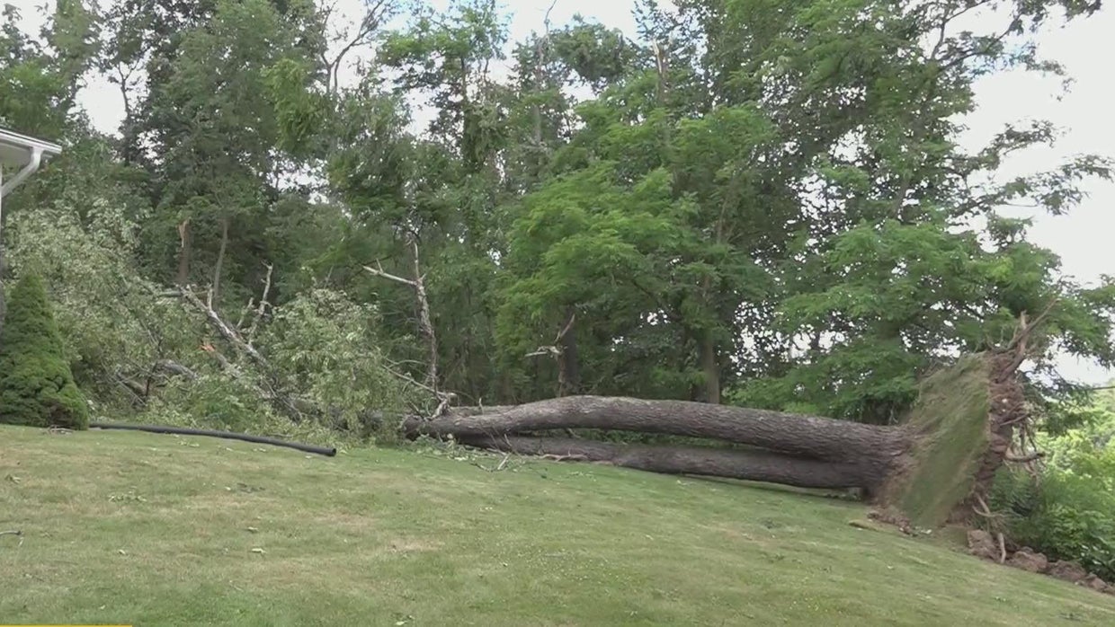 Multiple confirmed tornadoes tear through Pittsburgh area, leaving ...