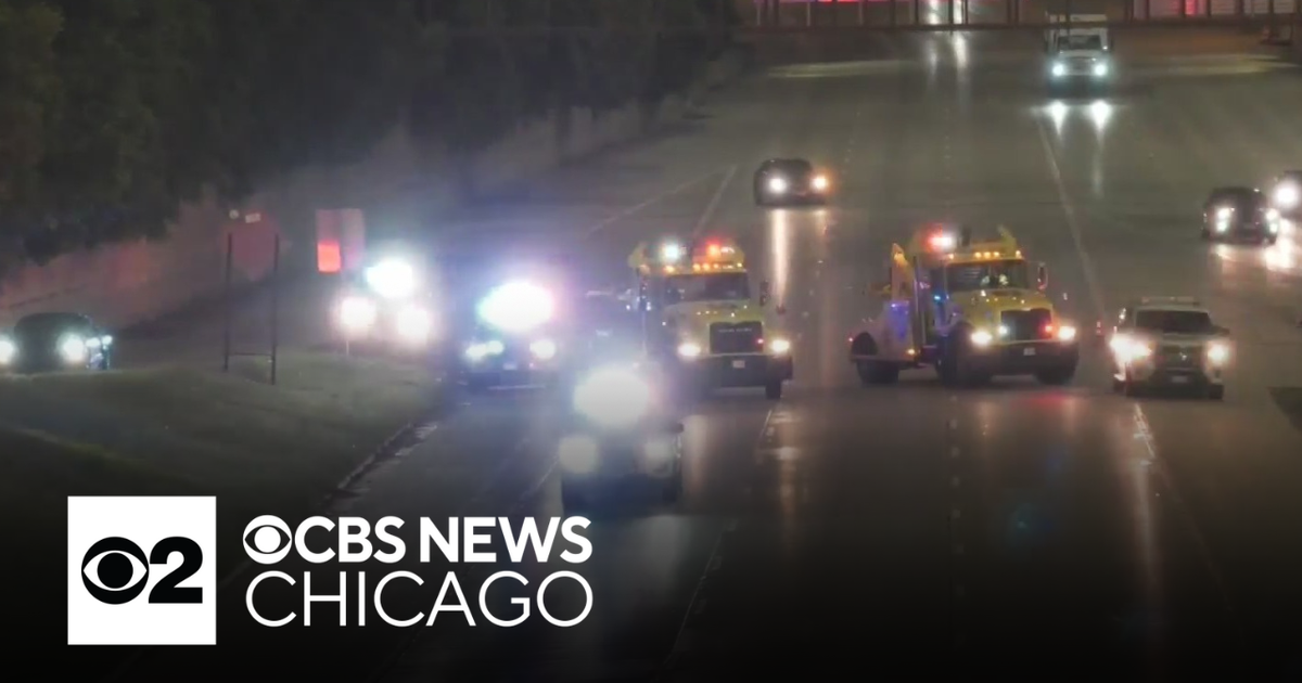 Two separate shootings shut down Chicago expressway overnight - CBS Chicago