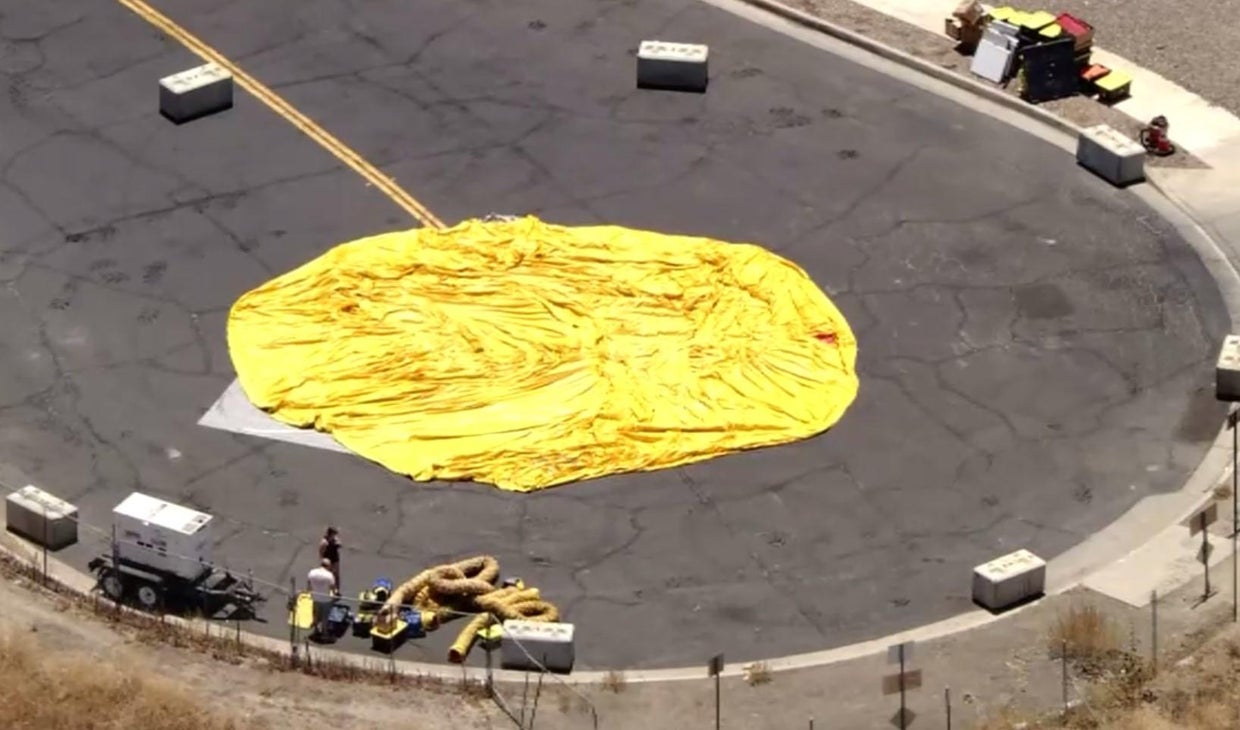 Giant rubber duck floats back to Southern California, Lake Elsinore for ...
