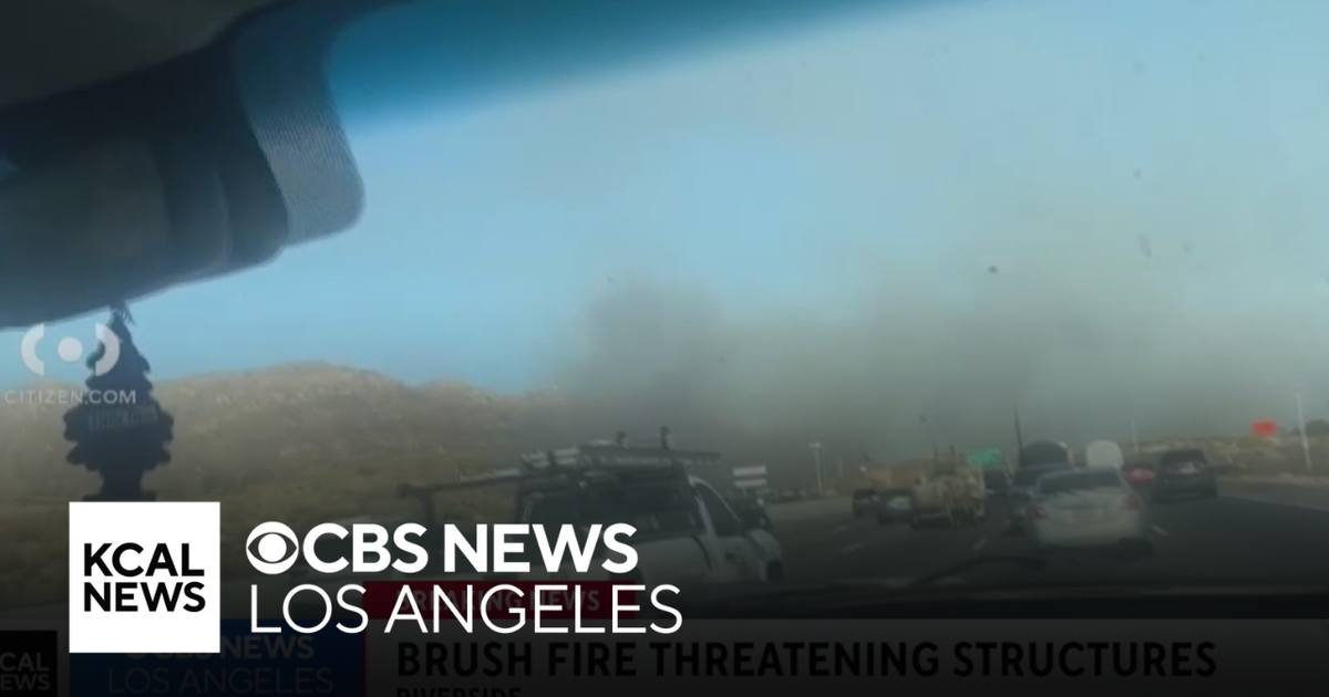 Brush fire breaks out dangerously close to structures in Moreno Valley ...