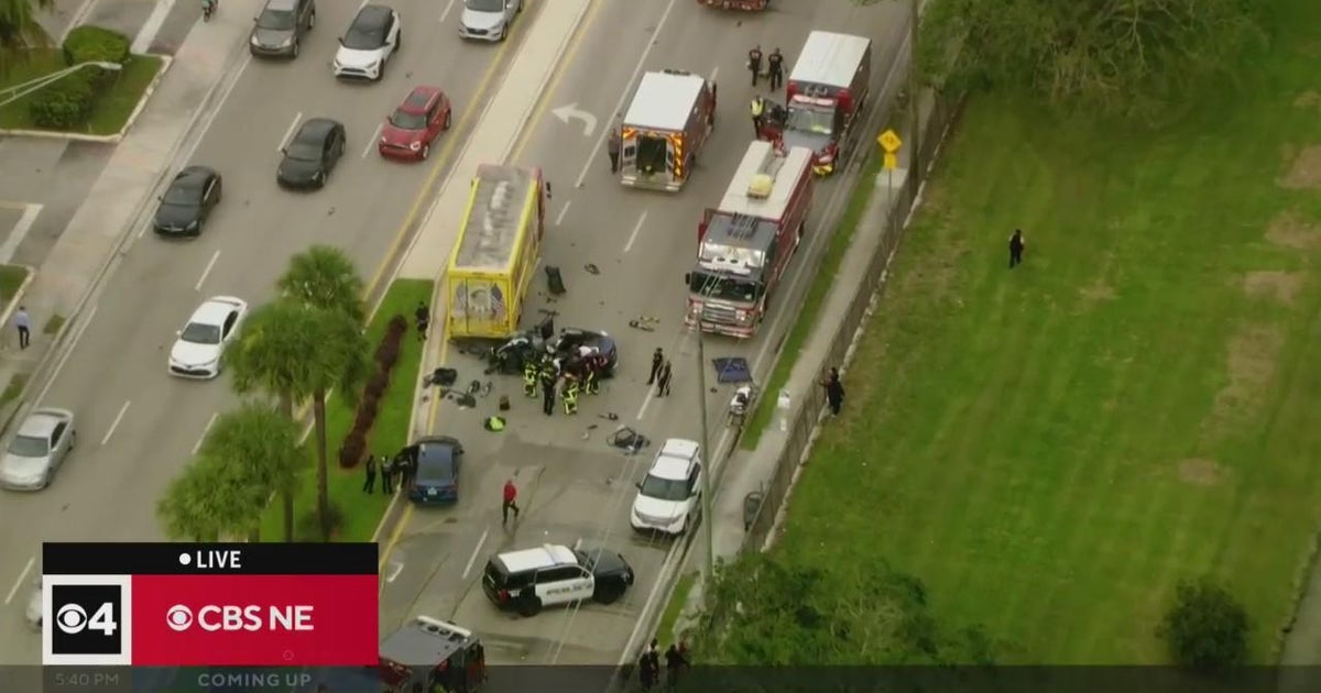 Violent crash in Hollywood shows car in pieces - CBS Miami