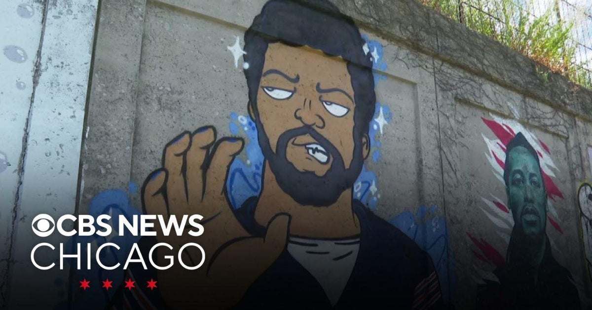 Caleb Williams mural flashes rookie QB's "bear claw" gesture in Pilsen ...