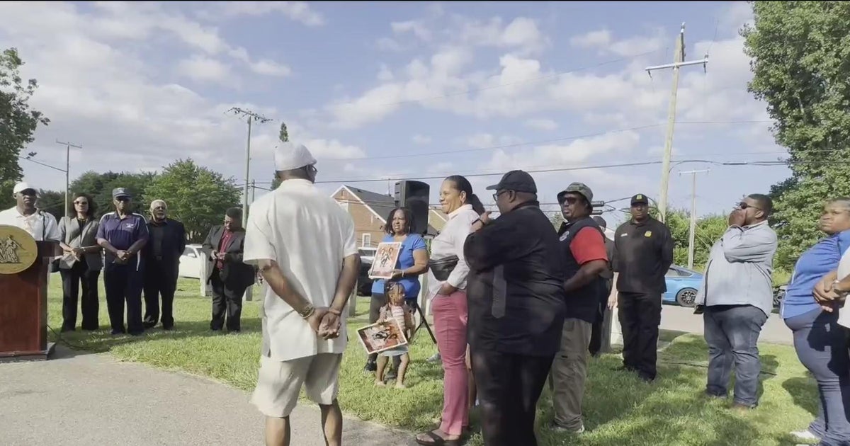 Detroit community leaders hold vigil for block party mass shooting ...