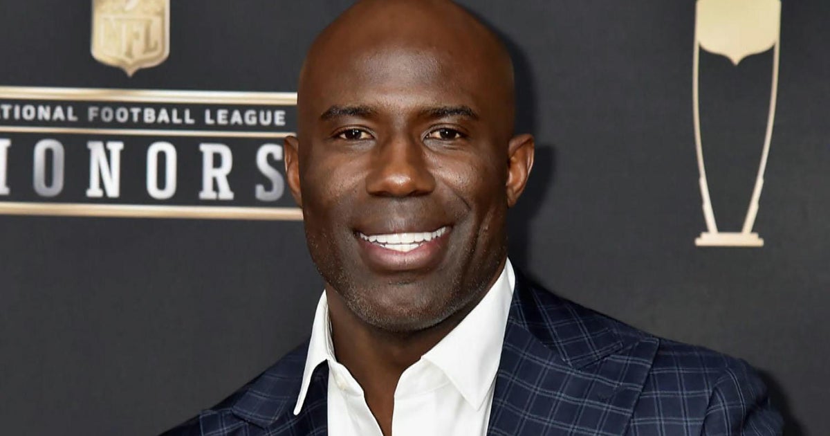 Video shows moment Terrell Davis was handcuffed on a United Airlines ...