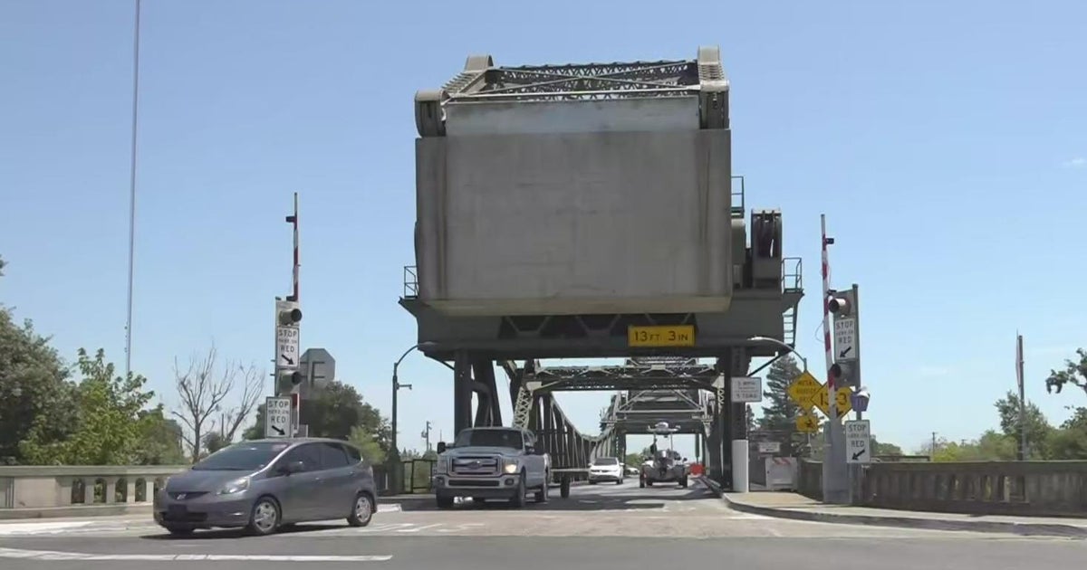 How the Walnut Grove Bridge seizes up in Sacramento's summer heat - CBS ...