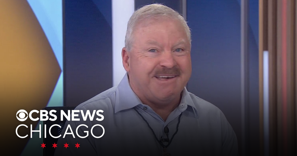 Psychic medium James Van Praagh gives a reading to CBS News Chicago ...