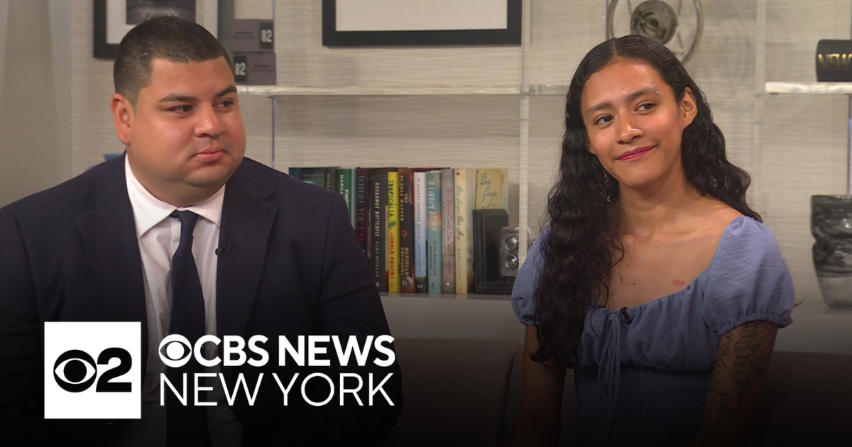 Beyond Rising internship program provides opportunities for undocumented NYC students - CBS New York