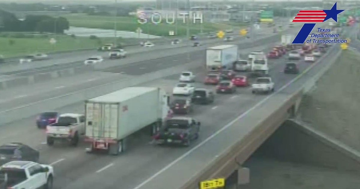 Fatal crash prompts TEXpress lane closure on I-35W in Fort Worth - CBS ...