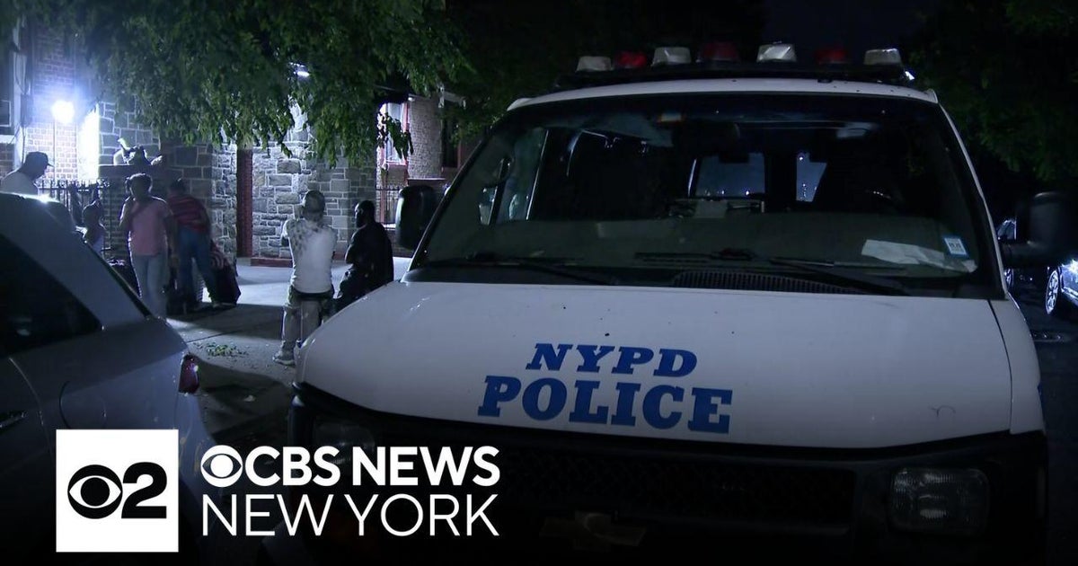 3-year-old child falls from 5th floor window in Brooklyn - CBS New York