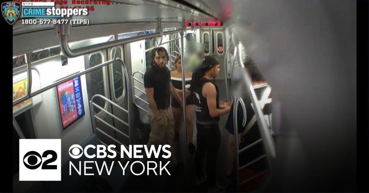 Group accused of attacking NYC subway rider, stealing wallet - CBS New York