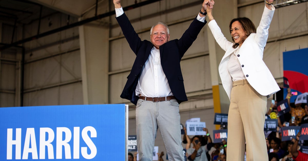 Kamala Harris and Tim Walz rally supporters at campaign rally in ...