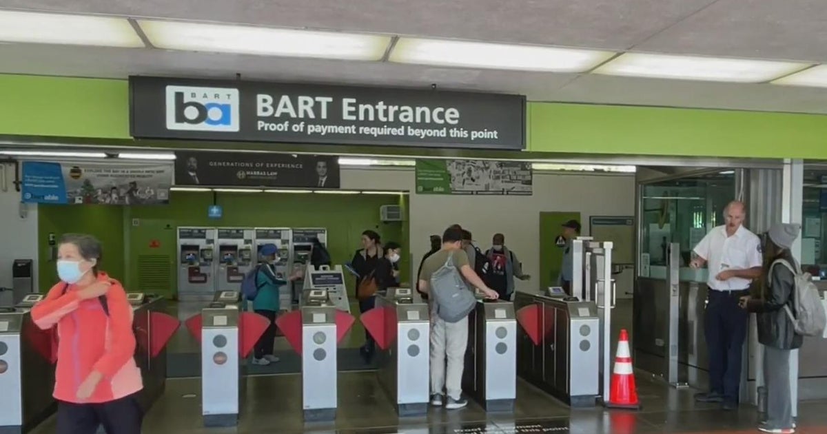 BART riders' commute impacted by network computer outage - CBS San ...
